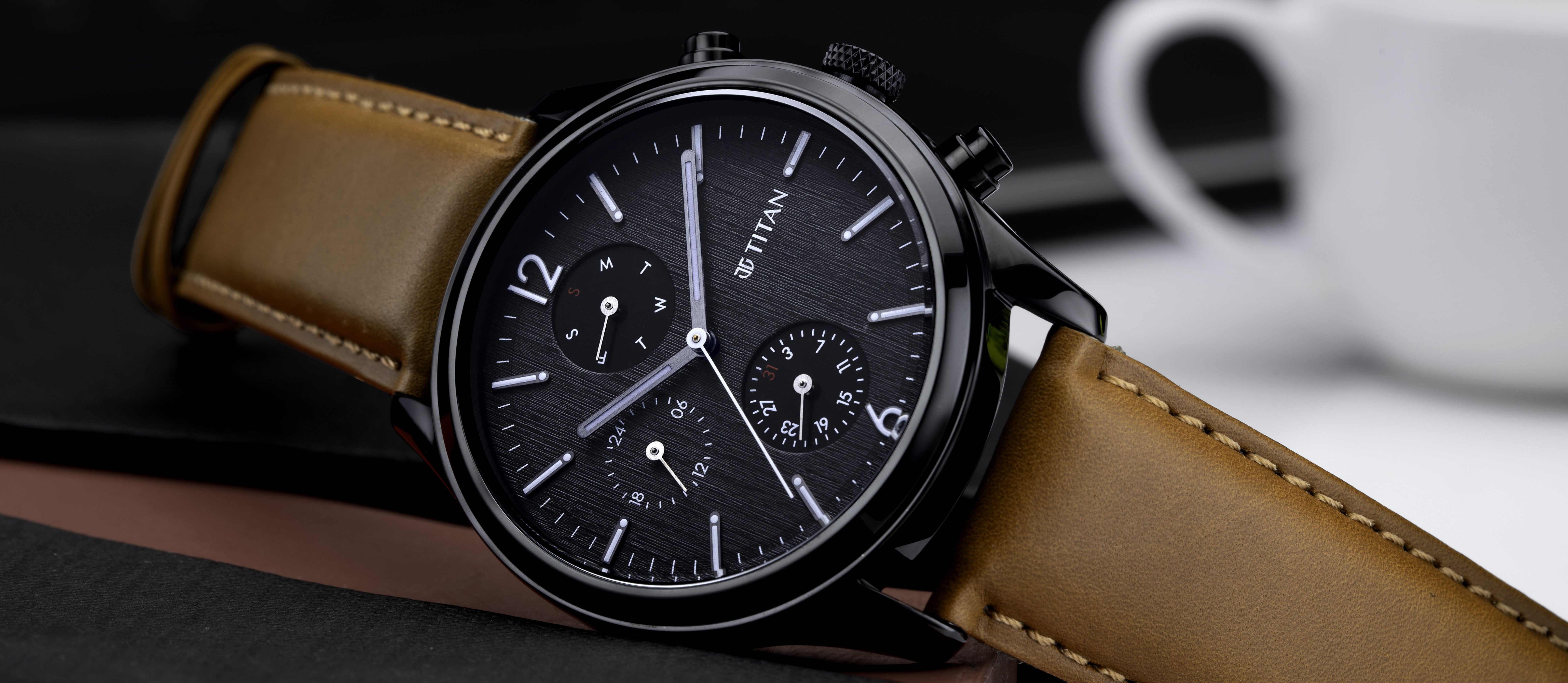 Analog vs. Digital Watches: Which Is Right for You? – Titan Vietnam